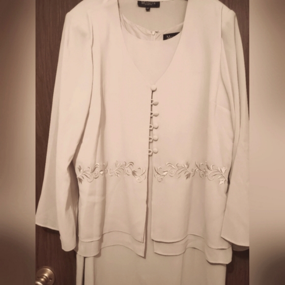 Montee Collection | Dresses | Montee Collection 2 Piece Dress Cream 2w ...